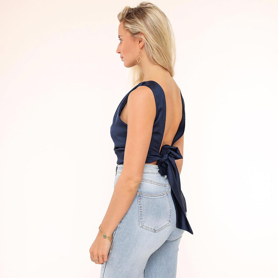 Donkerblauwe Satijnen Open Rug - Top | Olivia & Kate